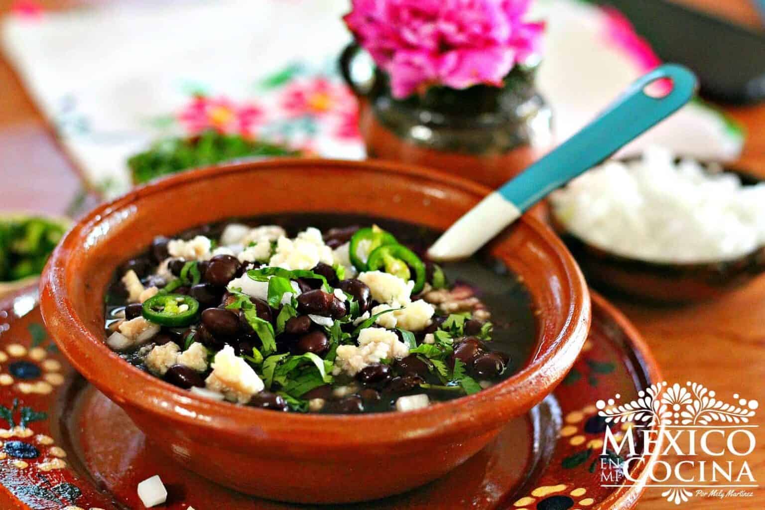 Cómo hacer Frijoles de la Olla │ Recetas de Comida Mexicana